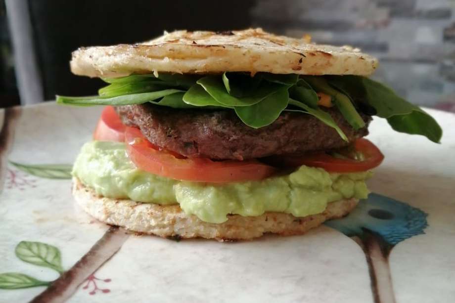 Receta: así se prepara una hamburguesa de arepa | EL ESPECTADOR