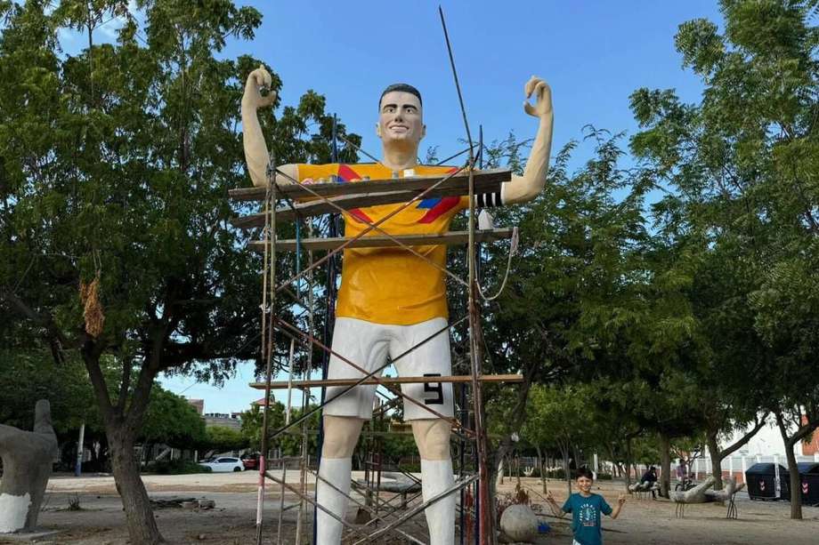 Estatua de Falcao se inauguró en Santa Marta: generó burlas en redes ...