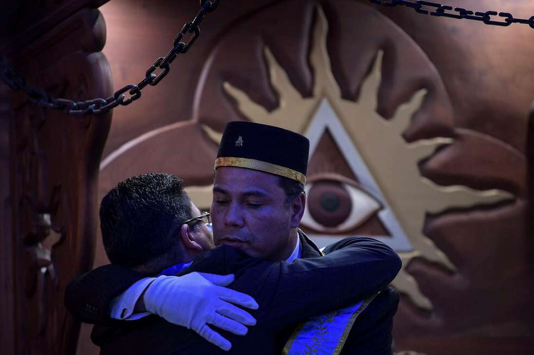 En el corazón de la masonería colombiana: así es una ceremonia en ...