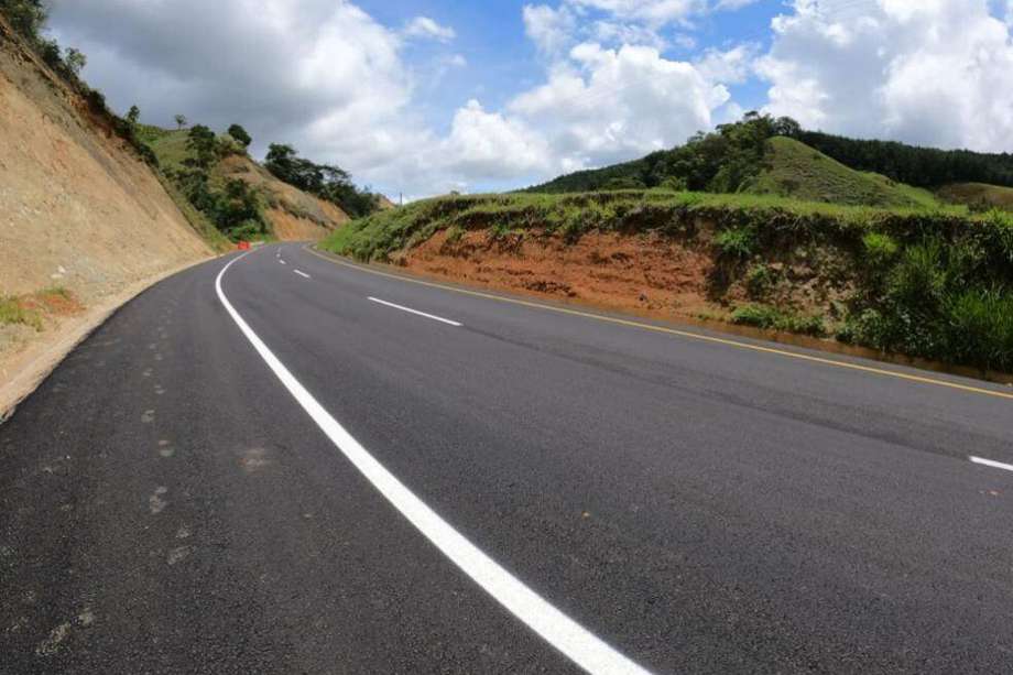 Invías entregó cinco kilómetros de doble calzada en la vía Buga-Buenaventura | EL ESPECTADOR