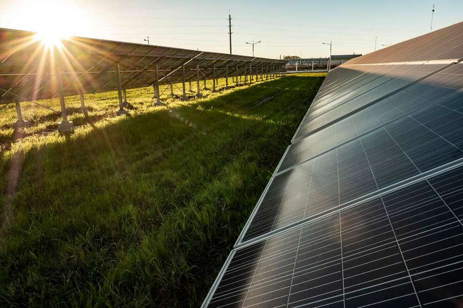 Aunque capacidad instalada de energía renovable creció 50 % en 2023 ...