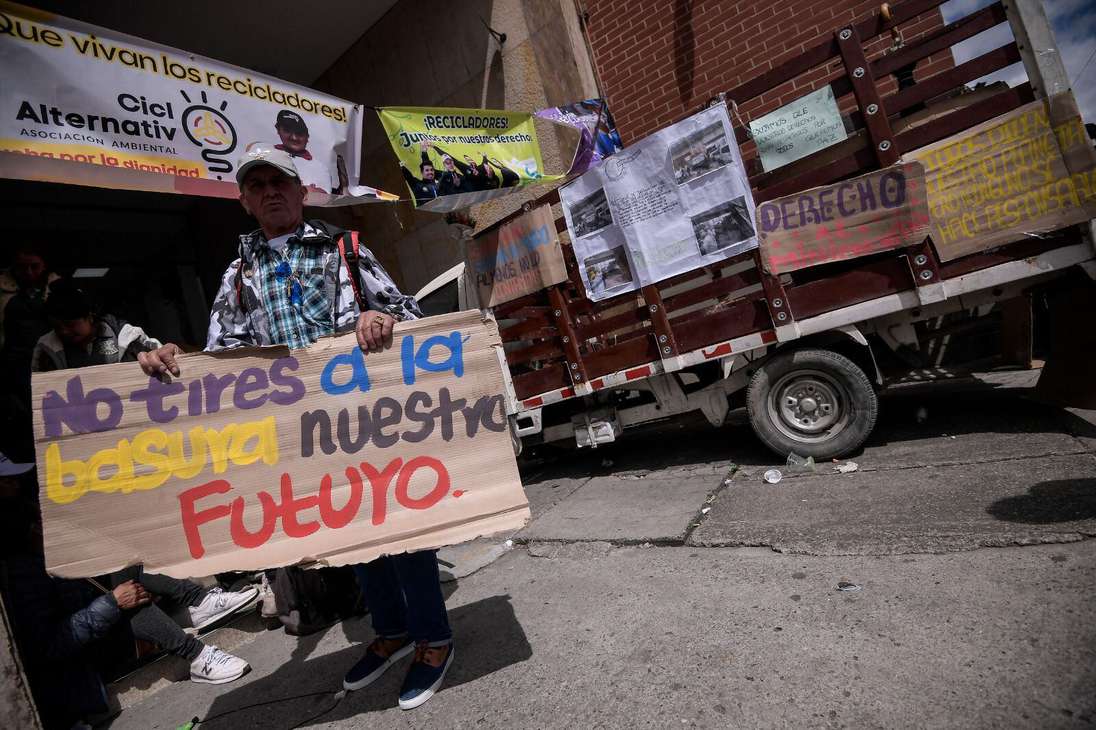 Galería: recicladores se manifestaron frente a la Uaesp y llegaron a ...