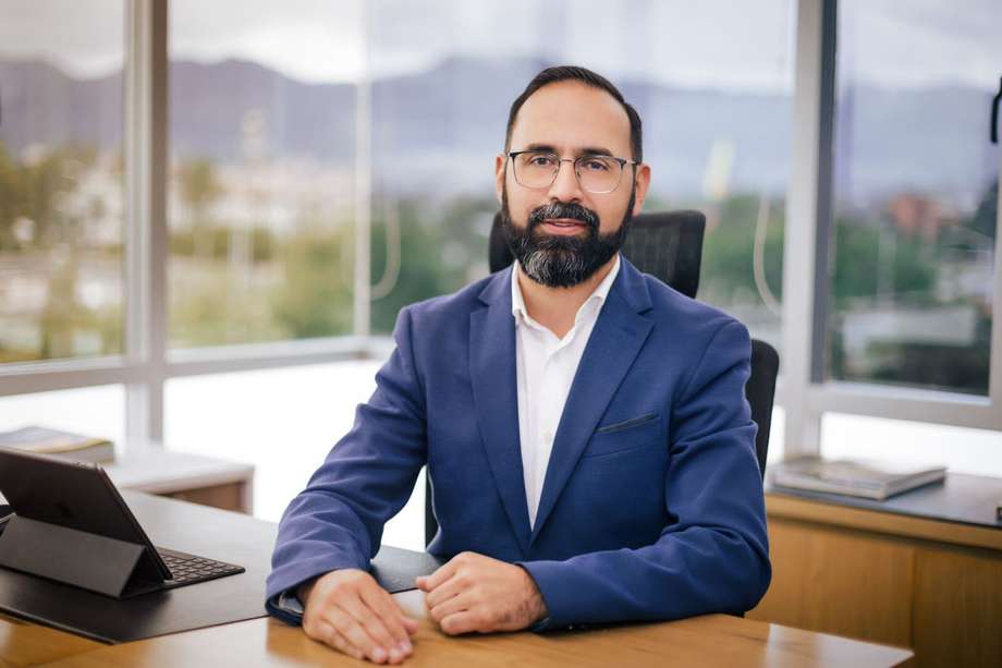 Omar Andrés Camacho se posesionó como ministro de Minas y Energía | EL ...