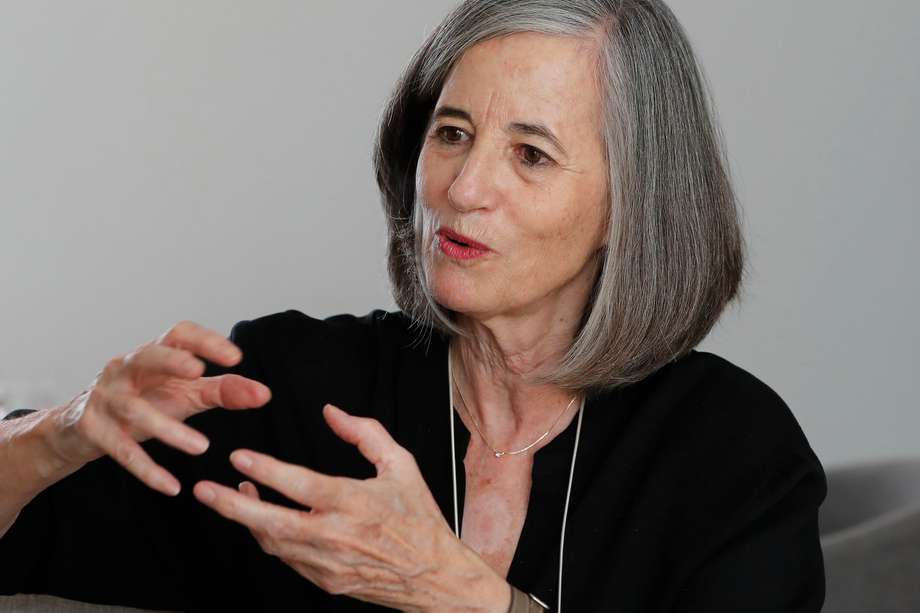 Entrevista a la escritora Mónica Lavín: “Me interesa indagar en la ...