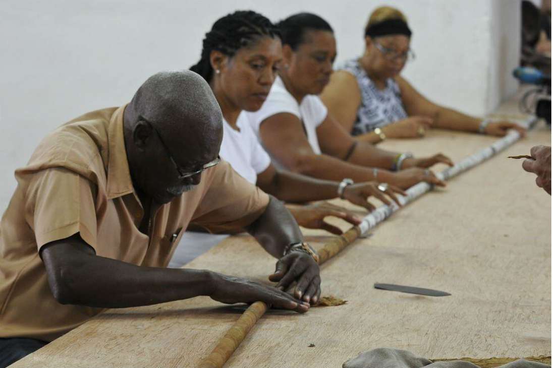 El puro más grande del mundo es cubano y honra los 90 años de Fidel ...