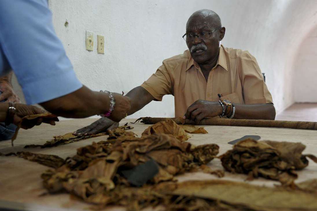 El puro más grande del mundo es cubano y honra los 90 años de Fidel ...