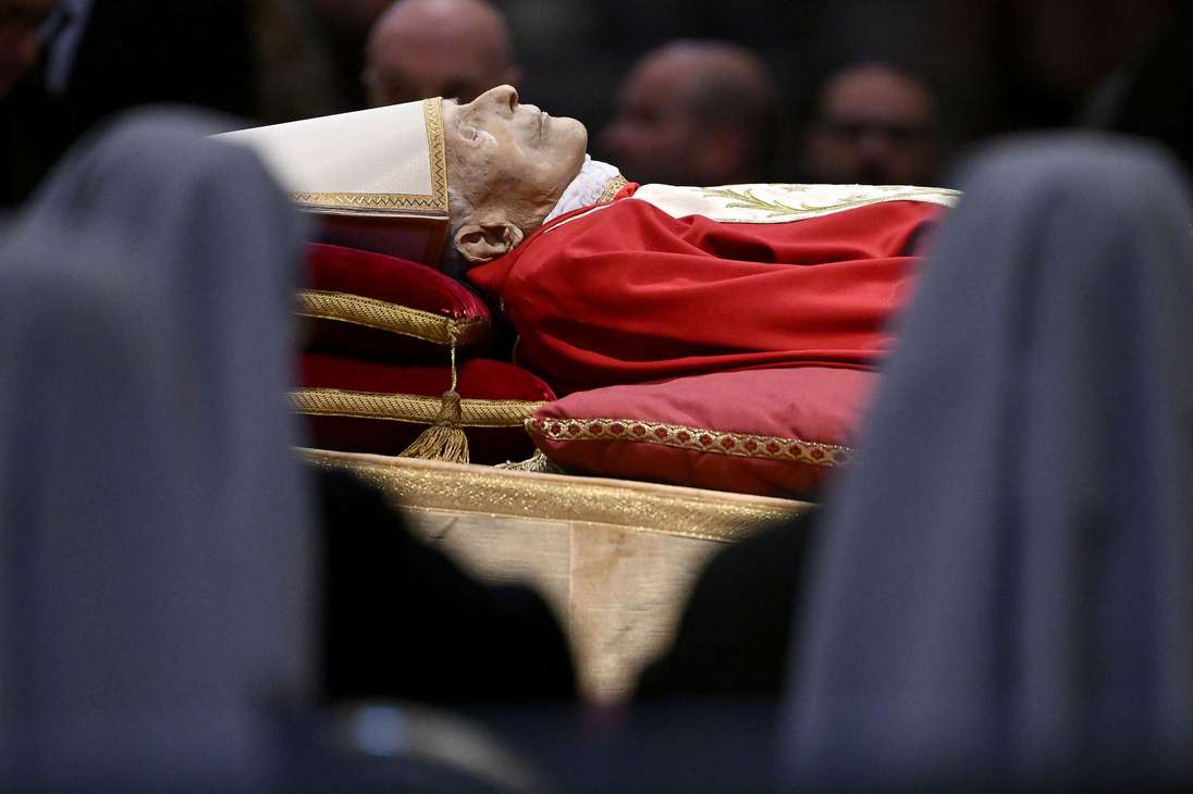 Así es el velorio del papa emérito Benedicto XVI | EL ESPECTADOR